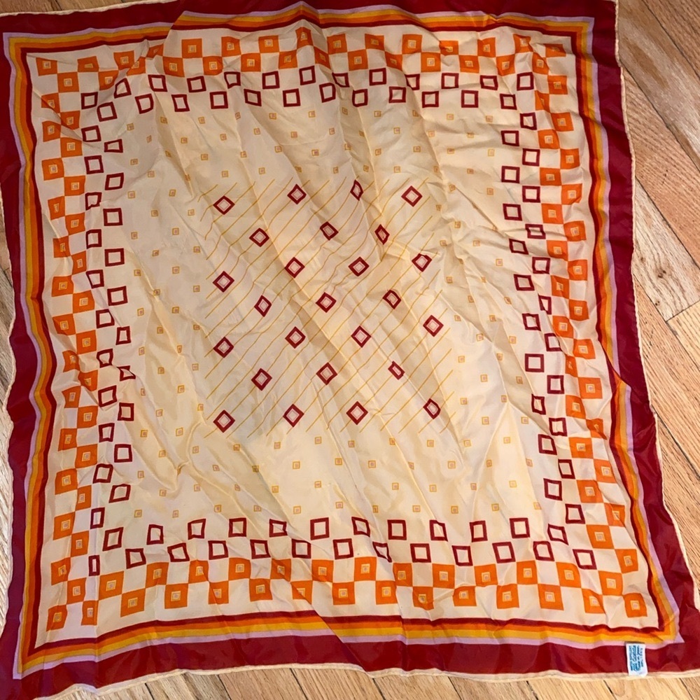 1960’s Scarf. - Gem